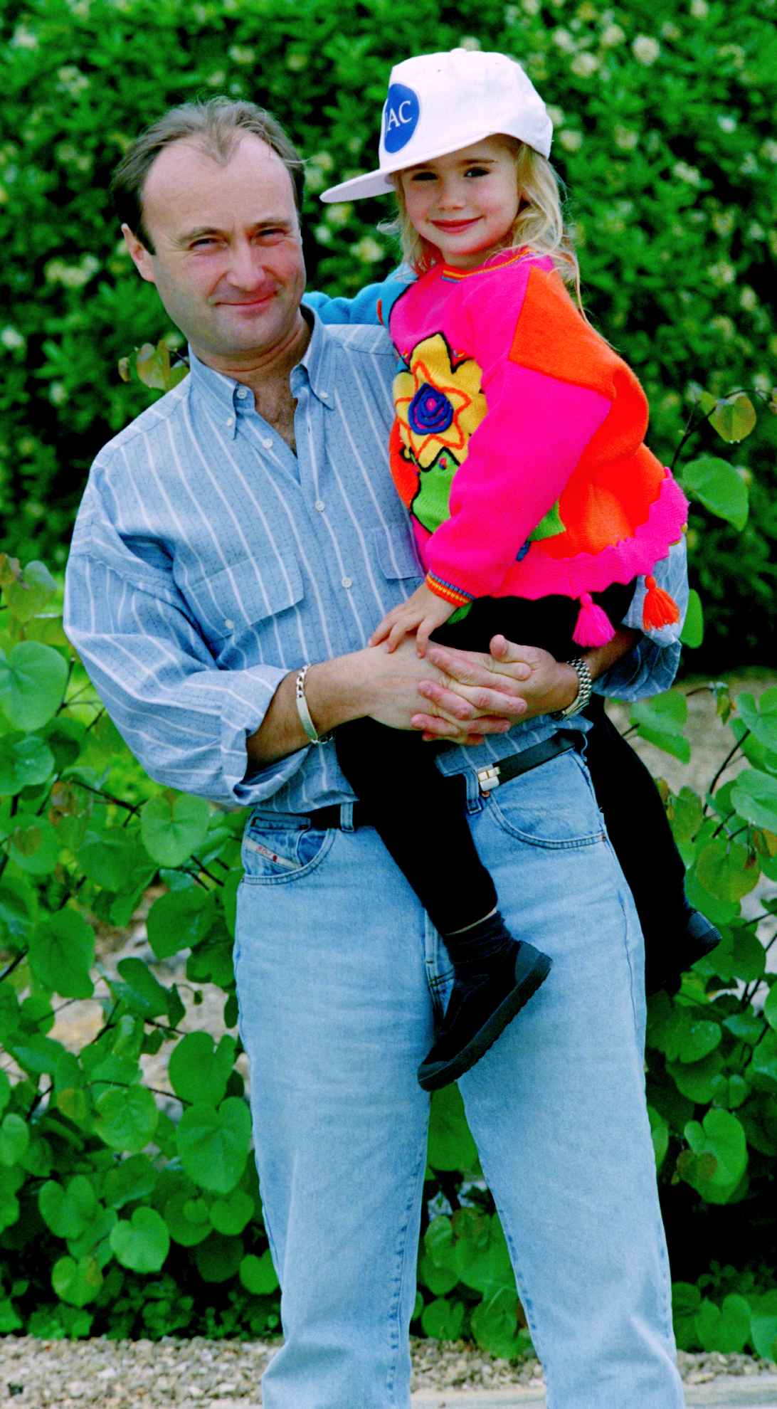 Así es la complicada relación de Lily Collins y su papá, Phil ...