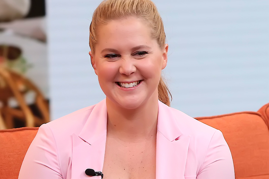 Amy Schumer comparte su experiencia de regresar al trabajo.