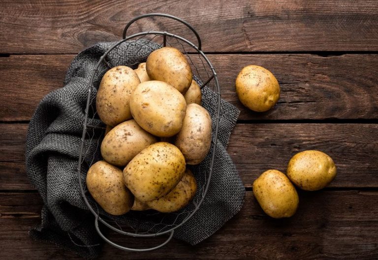 Prepara tus papas con estos 5 toppings de proteína - Revista Cosmopolitan