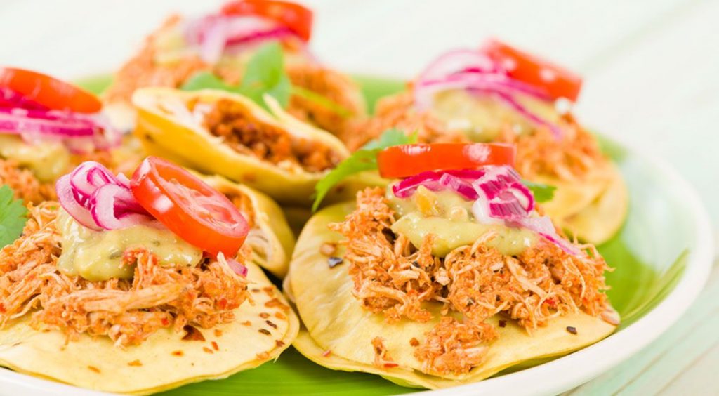 Tinga saludable en tostadas deshidratadas - Revista Cosmopolitan