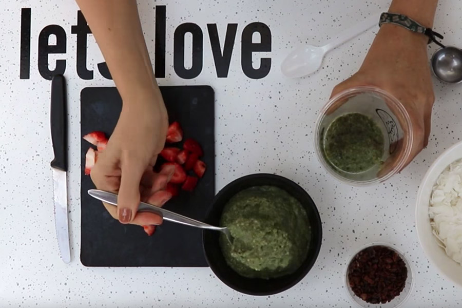 Matcha con chía y fresas - Revista Cosmopolitan