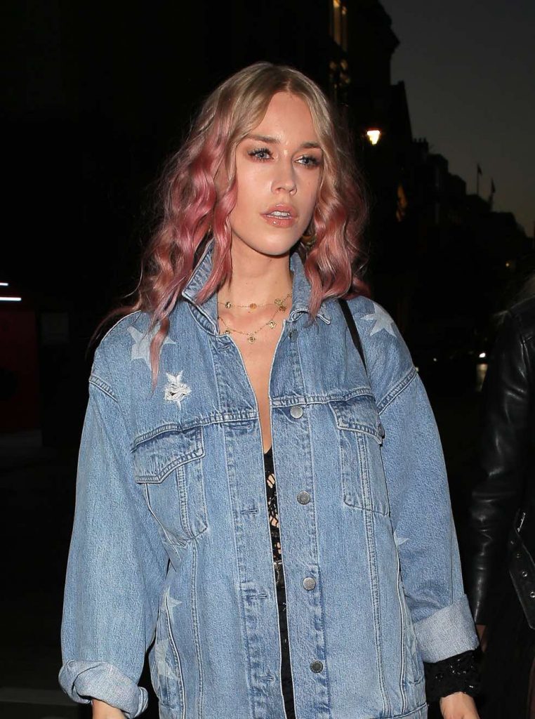 Mechones de colores y otras cosas de la moda noventera que puedes usar