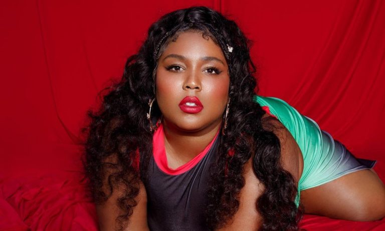 Modelos y TikTokers plus size se quejan de la marca de fajas de Lizzo ...