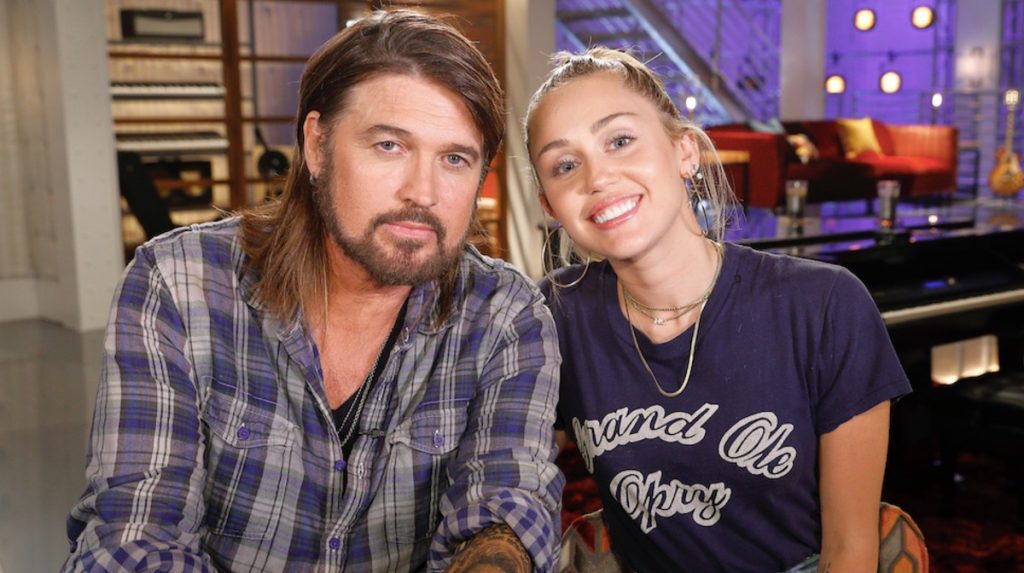 Billy Ray Cyrus se compromete con una cantante más joven que su hija ...