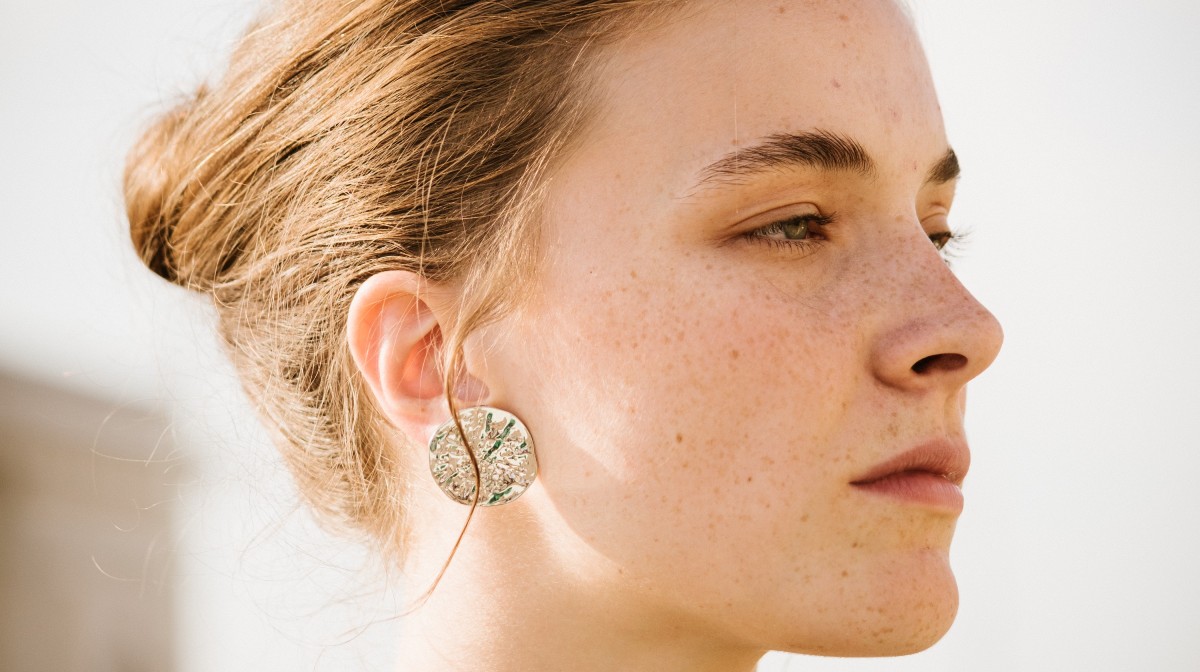 'Freckling': la tendencia que consiste en hacerte pecas falsas con ...