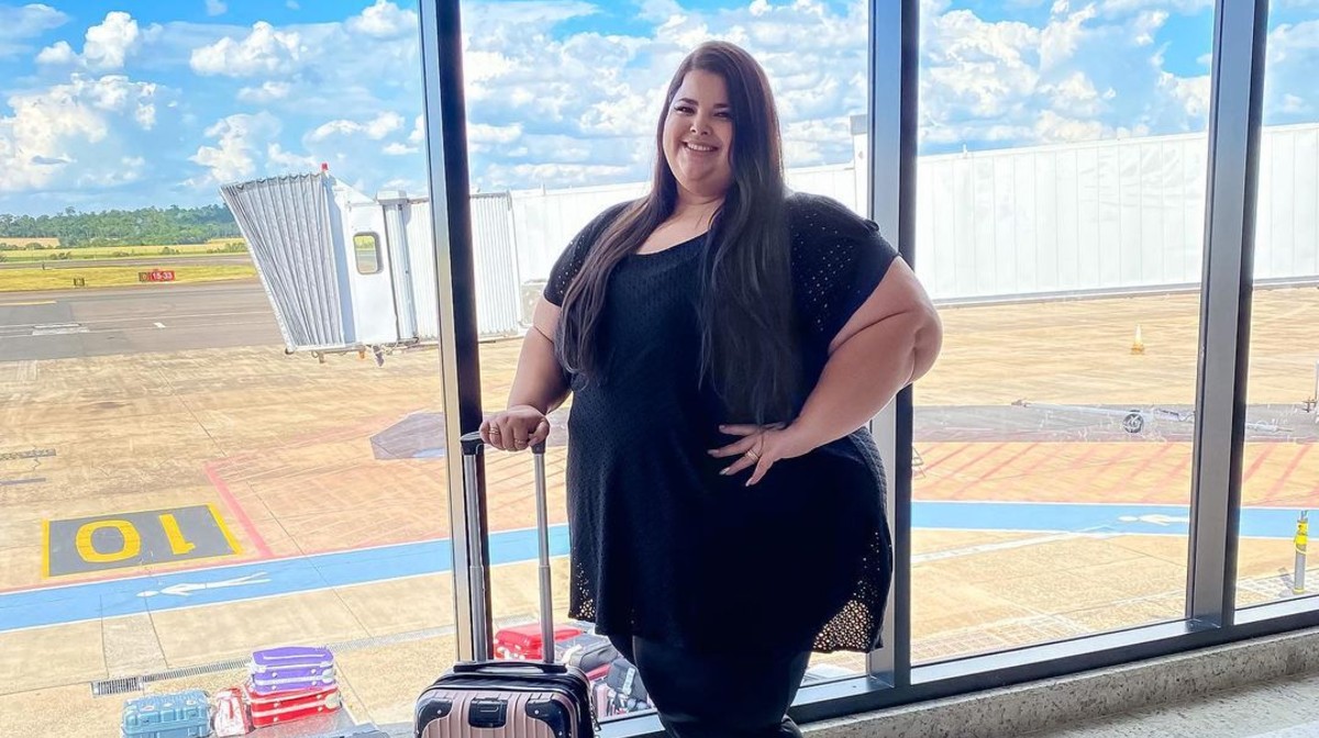 Aerolínea divide opiniones por no dejar subir a modelo plus size al ...